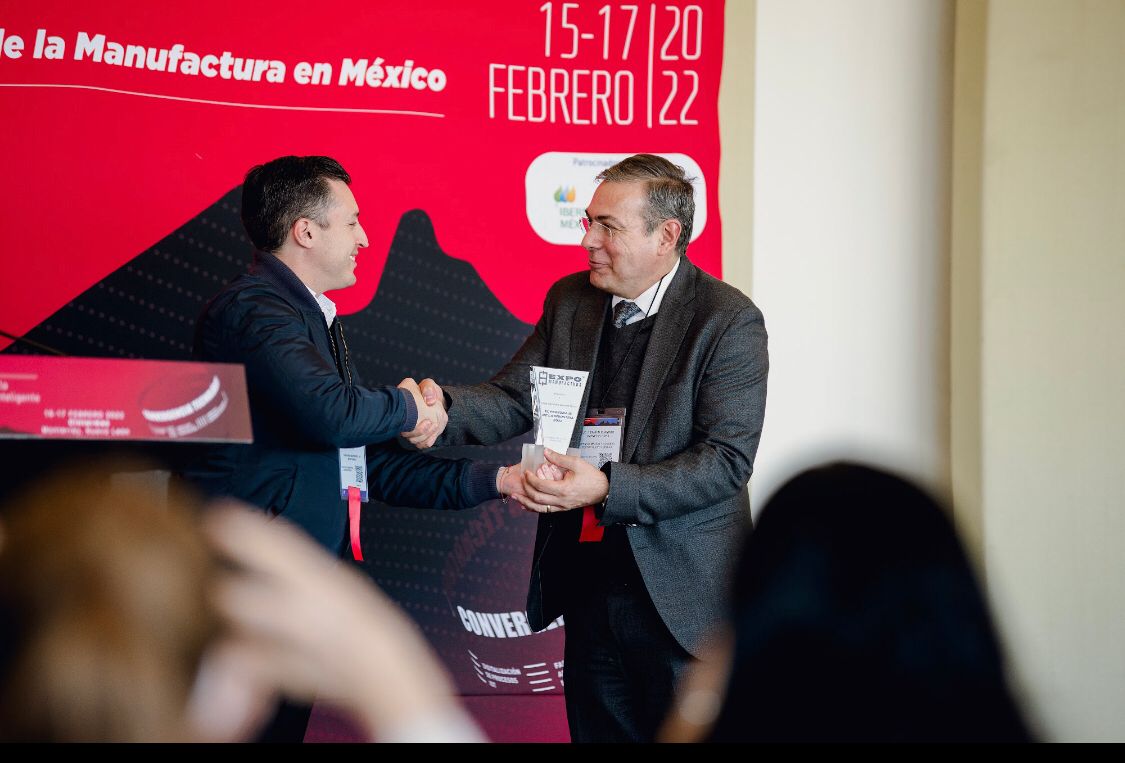 César Jiménez es reconocido como "Personaje de la Industria"
